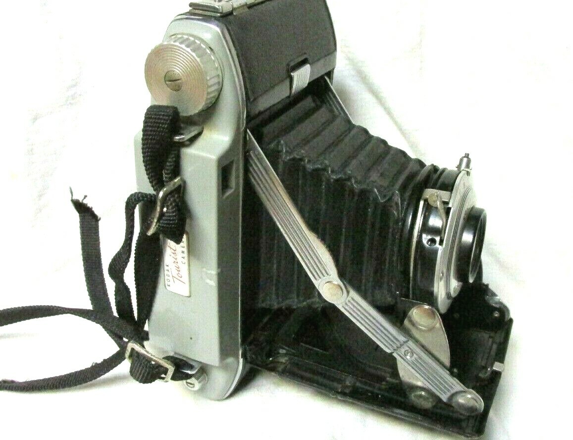 VINTAGE 1950s KODAK TOURIST II CAMERA | eBay