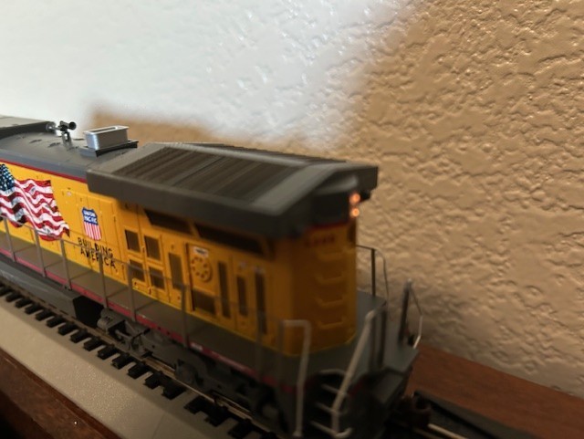 UNION PACIFIC- AC4400 " BUILDING AMERICA FLAG " LOCO- DC/DCC ready HO ...