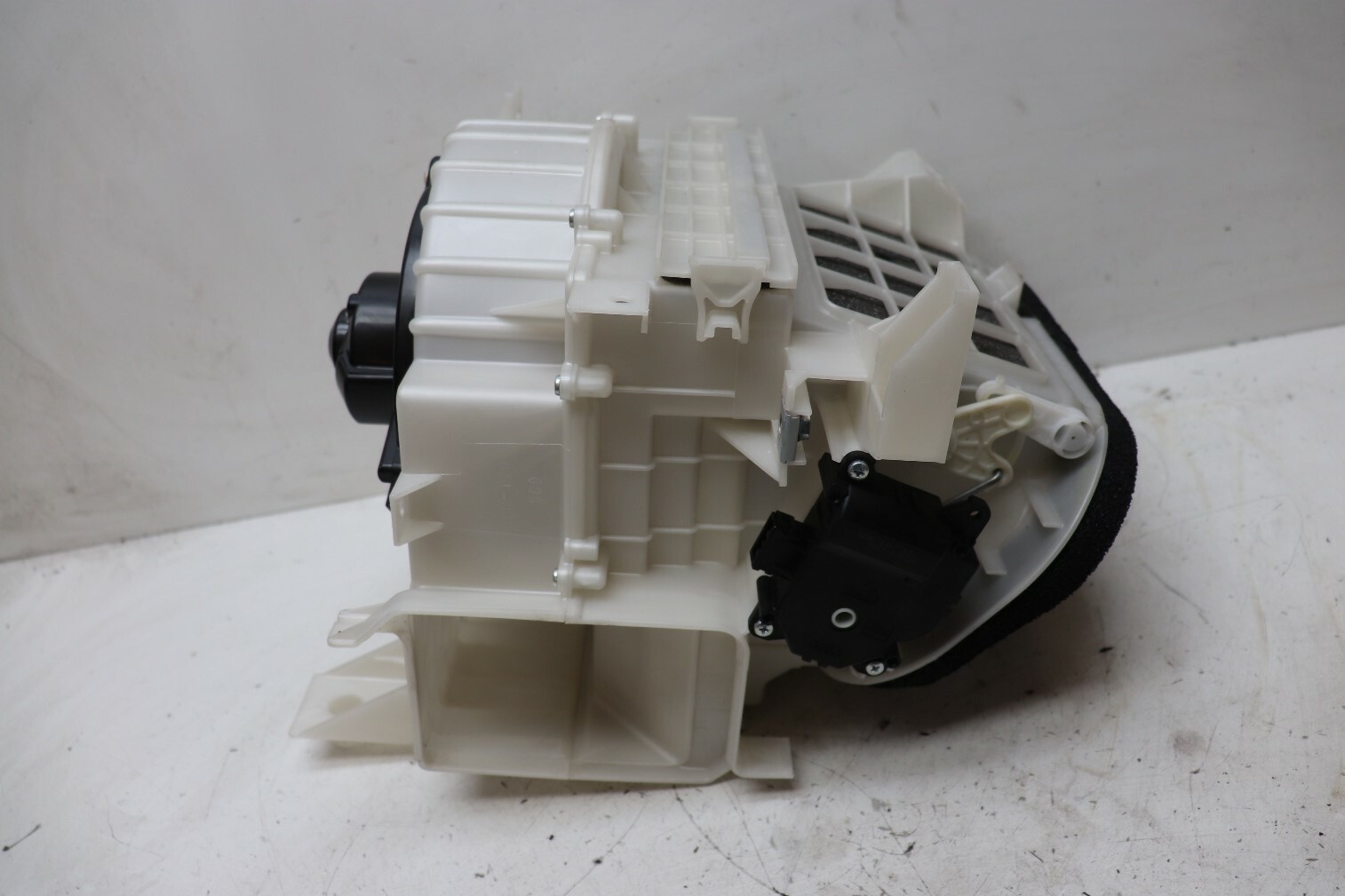Aston Martin V8 Vantage S 2017 AC Air Con Heater Blower Motor Assembly ...