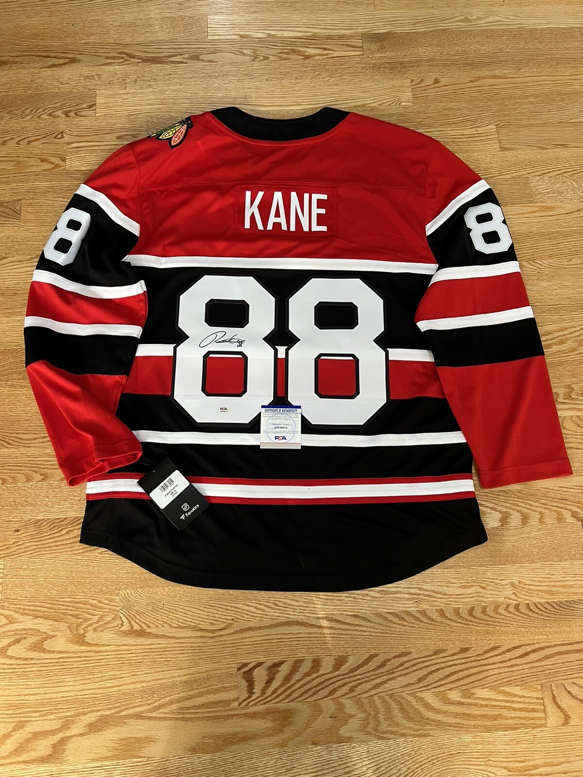 Patrick Kane Autographed Memorabilia | Signed Photo, Jersey ...