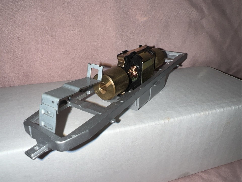 HO SCALE ATHEARN BRAND NEW F UNIT CHASSIS AND MOTOR | eBay