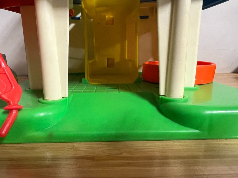 Fisher-Price Car Port (1990) and 14 little people cars (2009-2016) | eBay