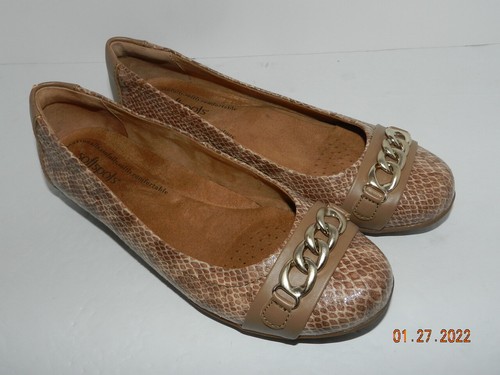 Softspots Women's BEIGE faux snakeskin gold details flats low heel 8.5M ...