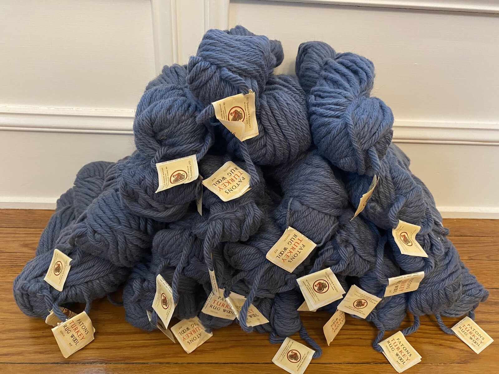 26 Skeins Patons & Baldwins Turkey Rug Wool Yarn 4 Ounces Shade 917 ...