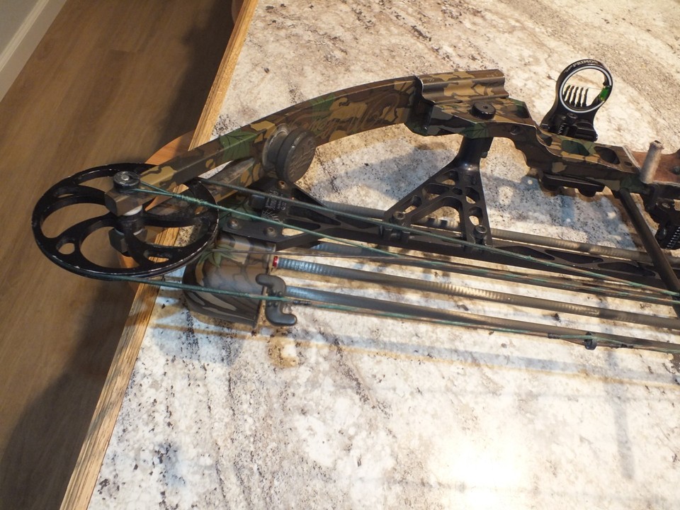 Mathews MQ32 Solo Cam 70# W/ Spott Hogg Primo 5 Pin & Q32 Arrow Web ...