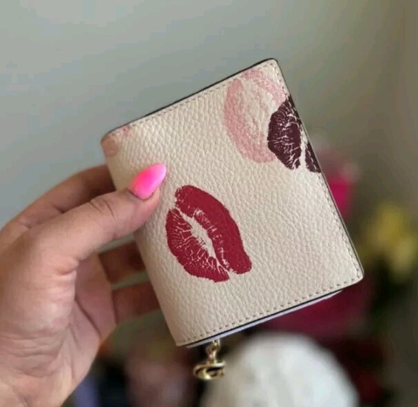 NWT Coach CZ951 Snap Wallet With Lips Print Gold/Chalk | eBay