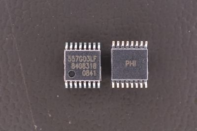 Lot of 2 557G-03LF IDT PLL Clock Generator IC PCIE 1:2 I/O 200MHz 3.6V ...