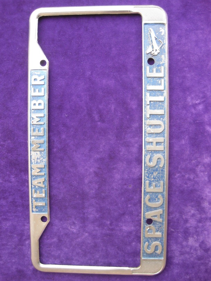 VINTAGE TEAM MEMBER SPACE SHUTTLE LICENSE PLATE FRAME NASA ROCKET UFO ...