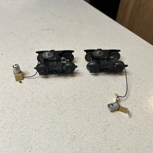 2 Lionel O Gauge 4 Wheel Black Passenger Trucks W/ Power Pick Up ...