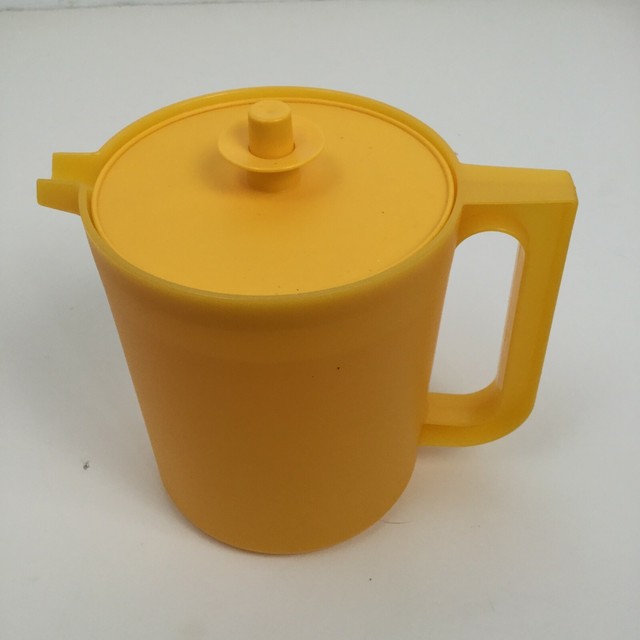 Tupperware Bright Yellow Pitcher 2 Quart Push Button Lid 1575-11 NOS ...
