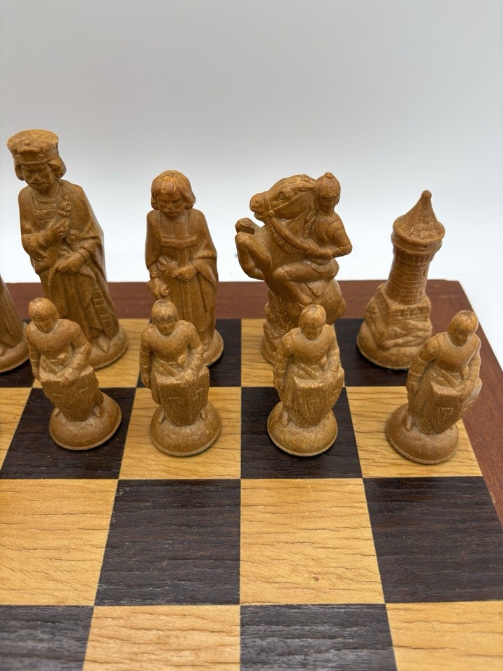 Vtg E.S. LOWE RENAISSANCE CHESSMEN Set Bakelite Plastic Chess Pieces ...