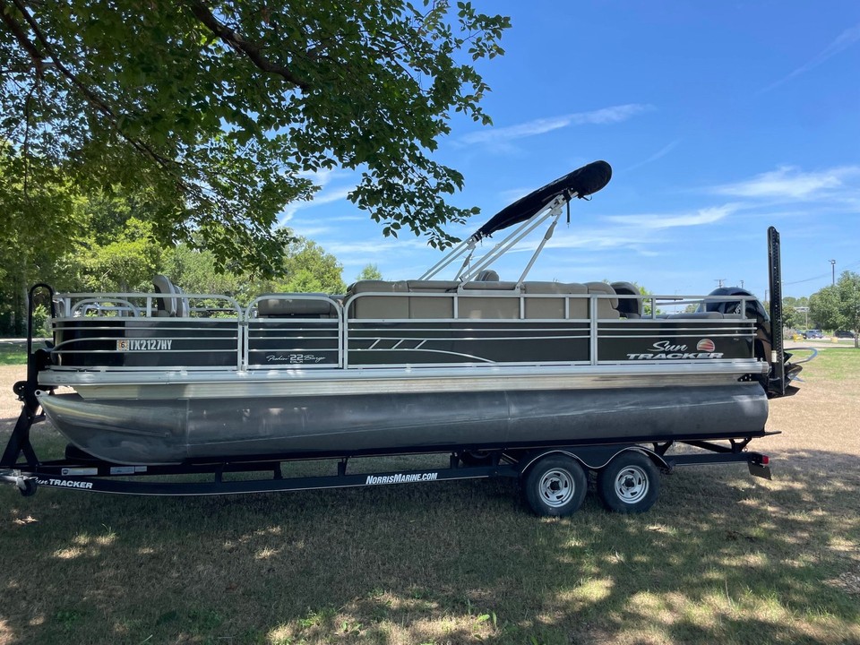 2020 Tracker Fishin' 22 Barge, 94 hours, 150 HP, Tandem Trailer ...