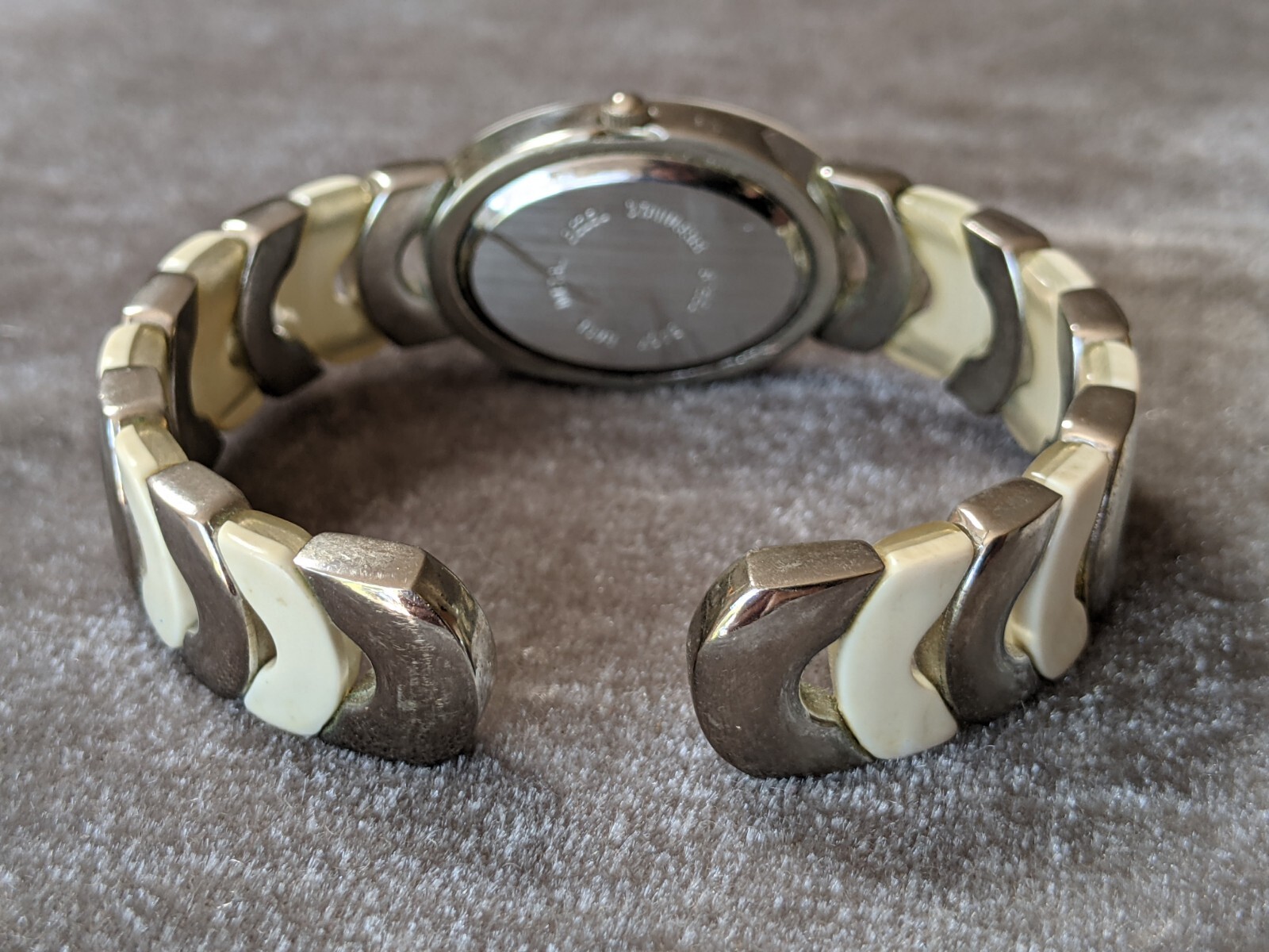 Beautiful Collezio Women's Silver And White Quartz Watch Works Great ...