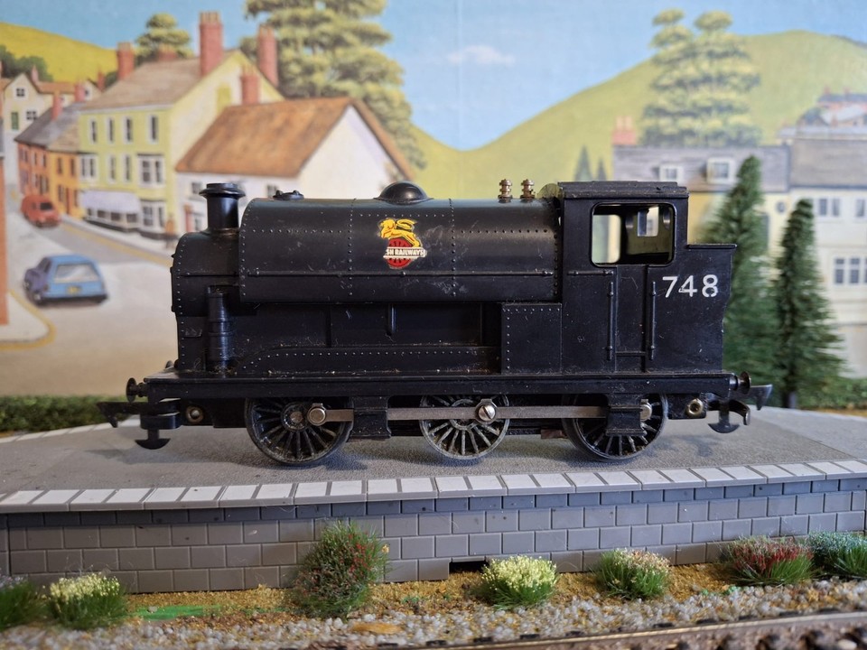 Triang OO Gauge R151 / R153 0-6-0 BR British Railway Tank Loco ...