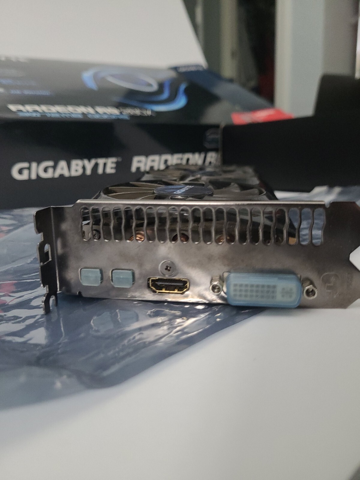 Gigabyte AMD Radeon R9 280X (GV-R928XOC-3GD) 3GB GDDR5 SDRAM PCI ...