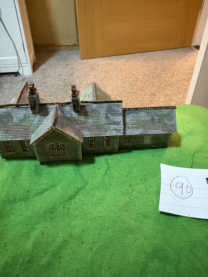 3 Metcalfe N gauge station buildings and two platform pieces | eBay UK