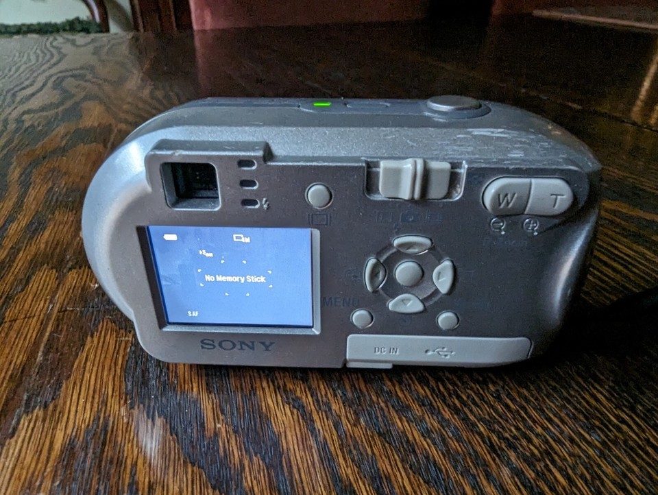 Sony Cyber-shot 4.1 MP Digital Camera MPEGMovieVX Smart Zoom DSC-P41 ...