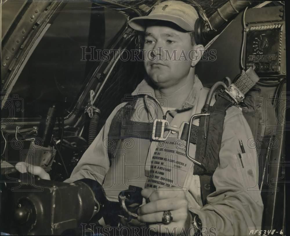 1953 Press Photo Lt. Norris W. Yates of United States Air Force ...