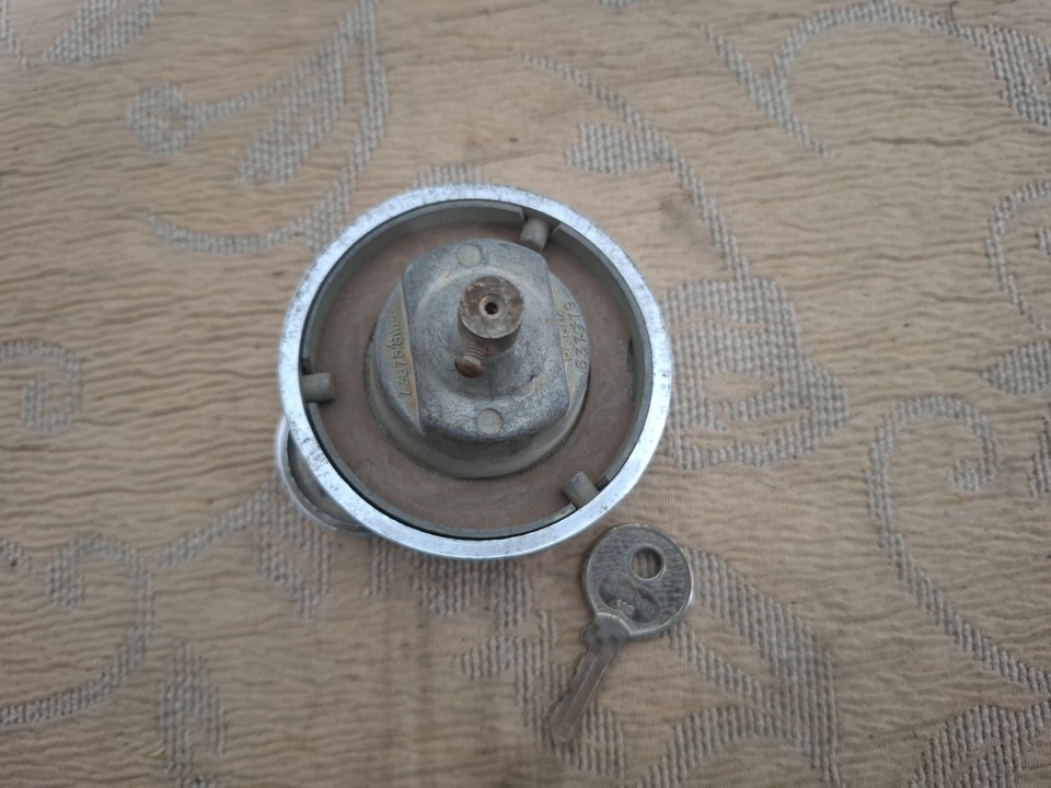 NOS WILMOT BREEDEN LOCKING FUEL CAP BMC Austin Morris Mini Rootes ...