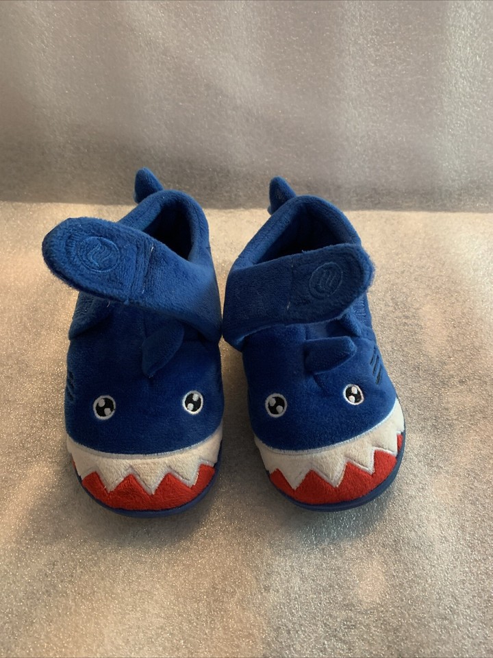 Sharks Kids Slippers Size 25/9 With Hook & Loop Design Blue/ Red/ White ...