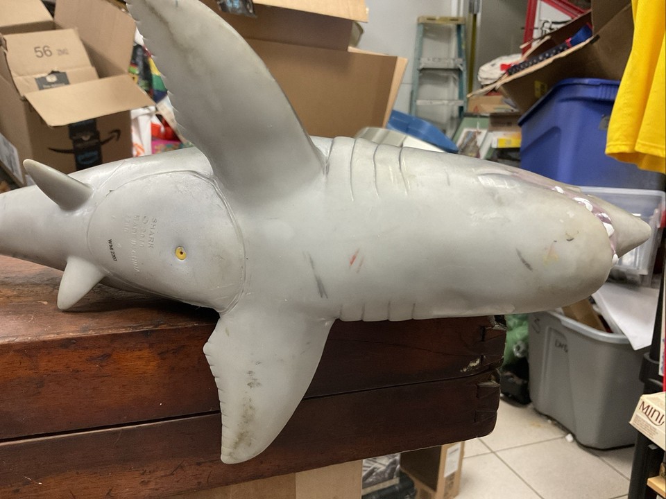 JAWS Pool Bath Toy Large 18” Great White Rubber Shark Figure Toys R Us ...