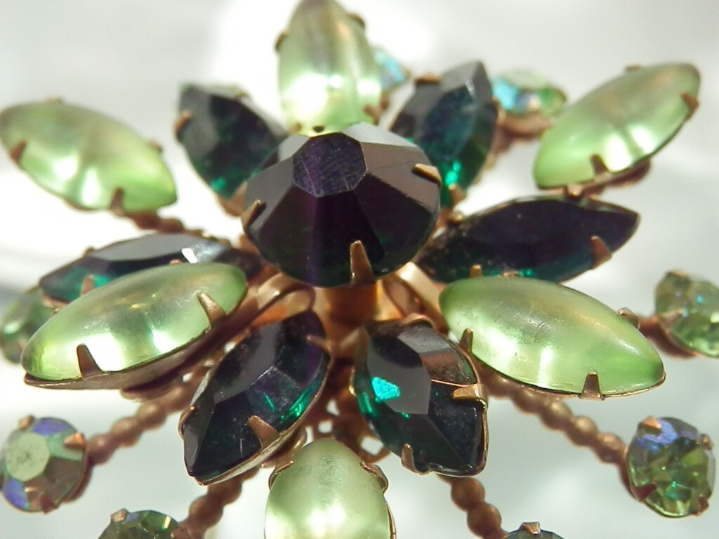 Gorgeous Glowy Green Stacked Flower Pronged Rhinestone Vintage Brooch ...
