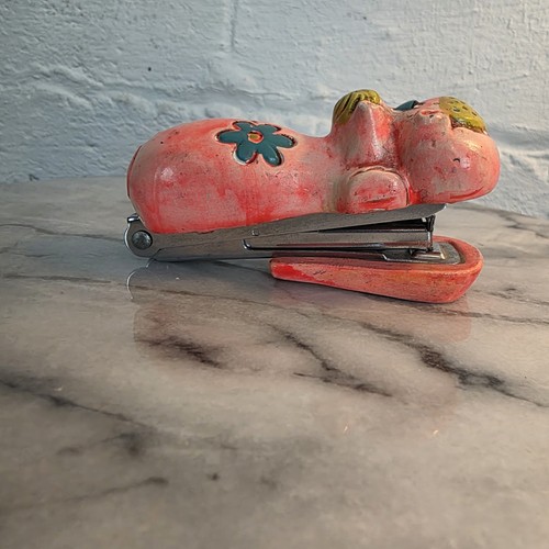 Damage VINTAGE Chalkware Holiday Fair NYC 1969 Pink HIPPO Stapler Japan ...