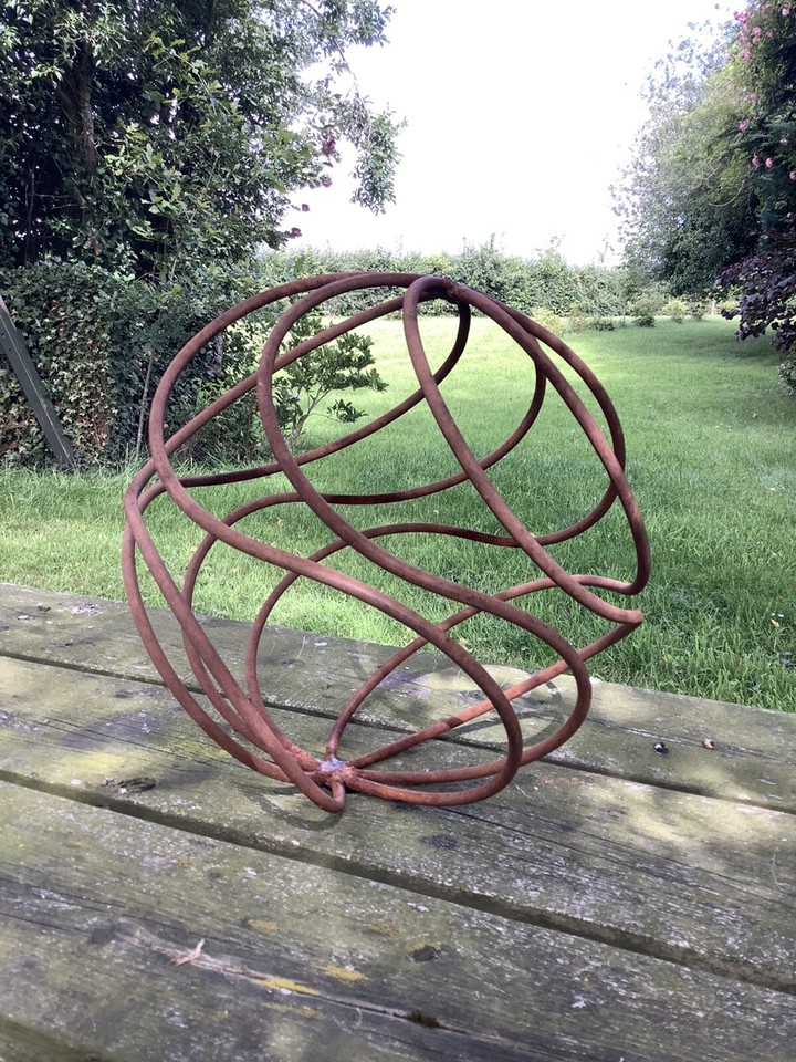 🇬🇧 METAL RUSTY SPHERE GARDEN ORNAMENT - STEEL CAGE BALL RUSTIC ART 🌸🌿 ...