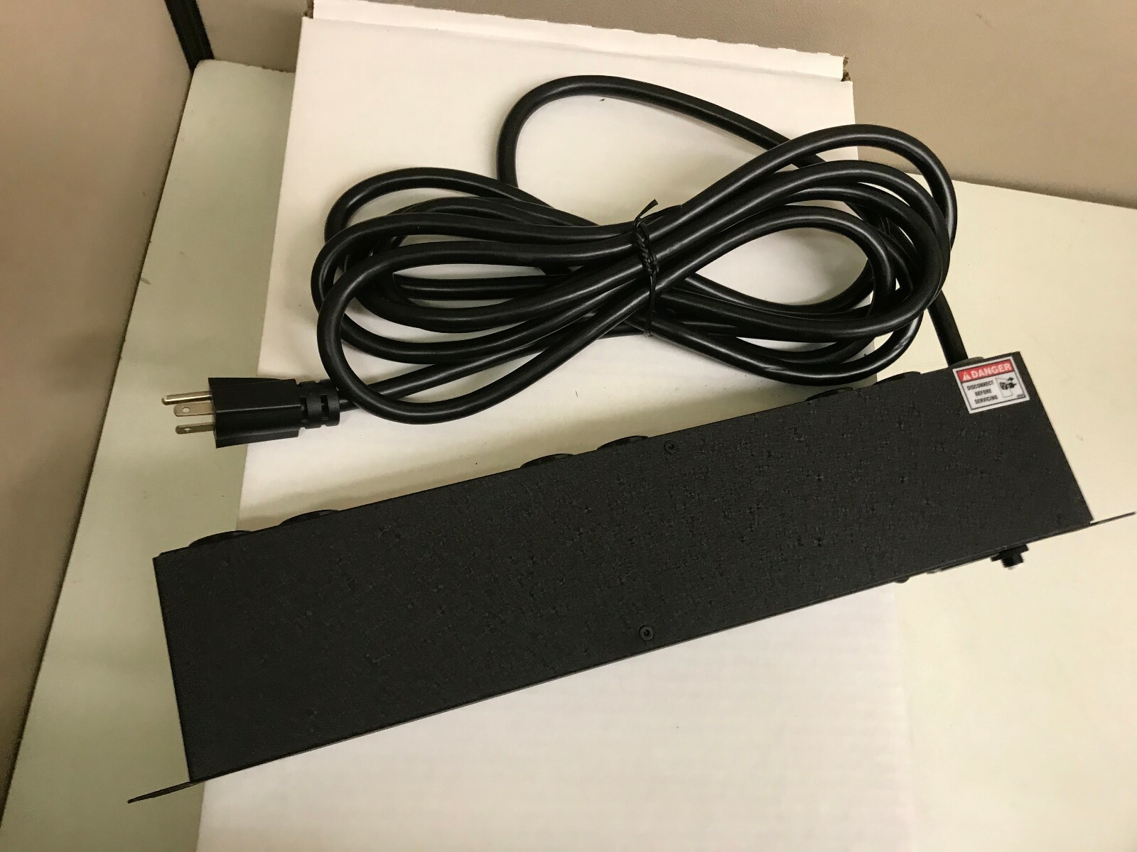 LOT of 2 NEW Geist BRN060-1523 6-output Rackmount 20A Power Strip PDU ...