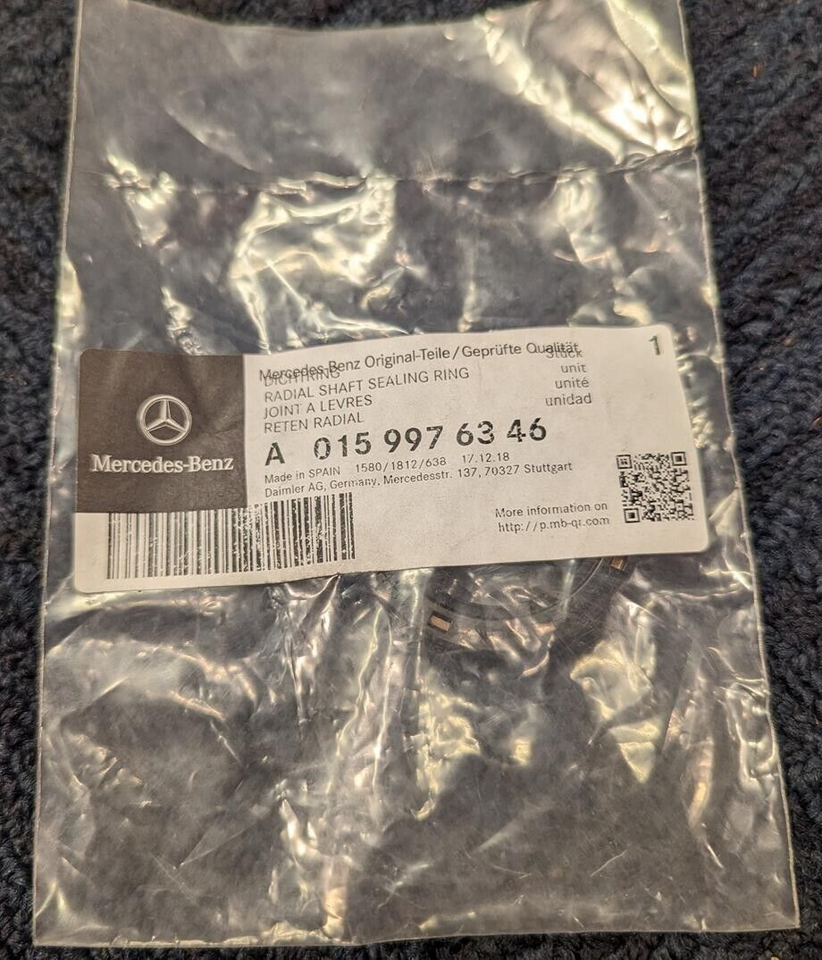 OEM Mercedes-Benz Radial Shaft Sealing Ring 0159976346 left axle shaft ...