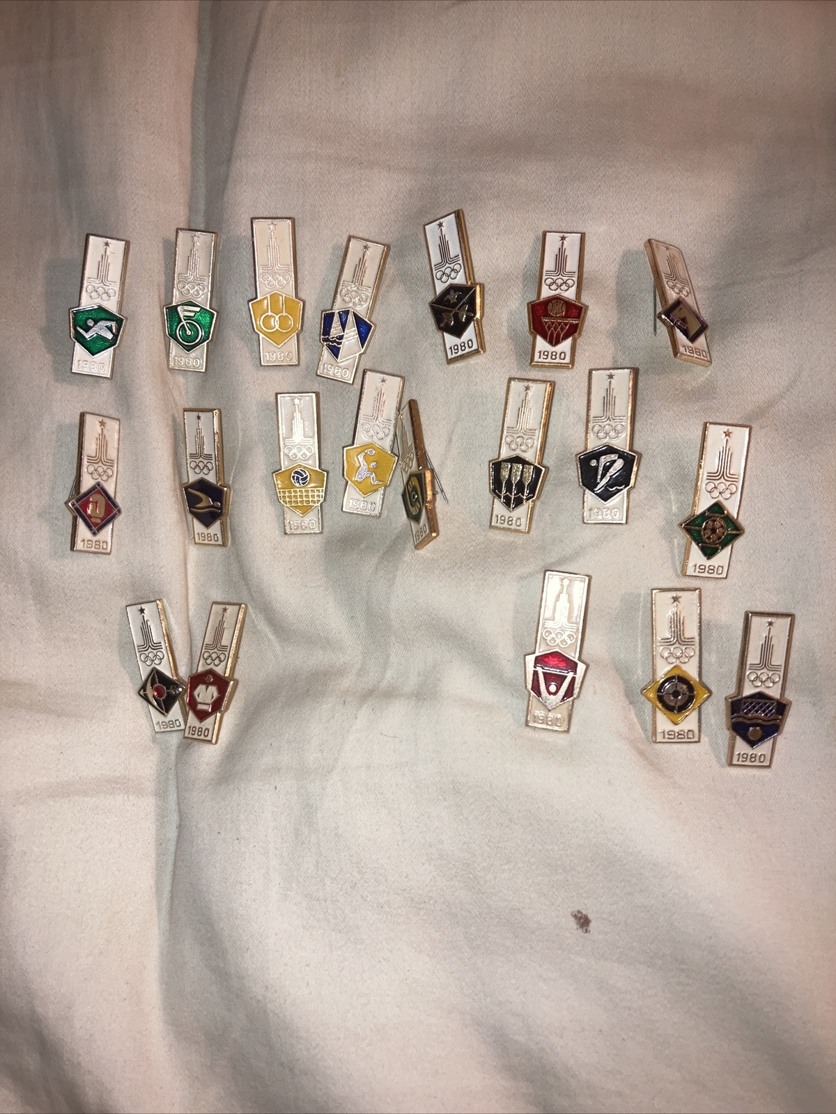 Lot 20 Russian Symbol 1980 Moscow Summer Olympics Mockba Pin Set Events ...