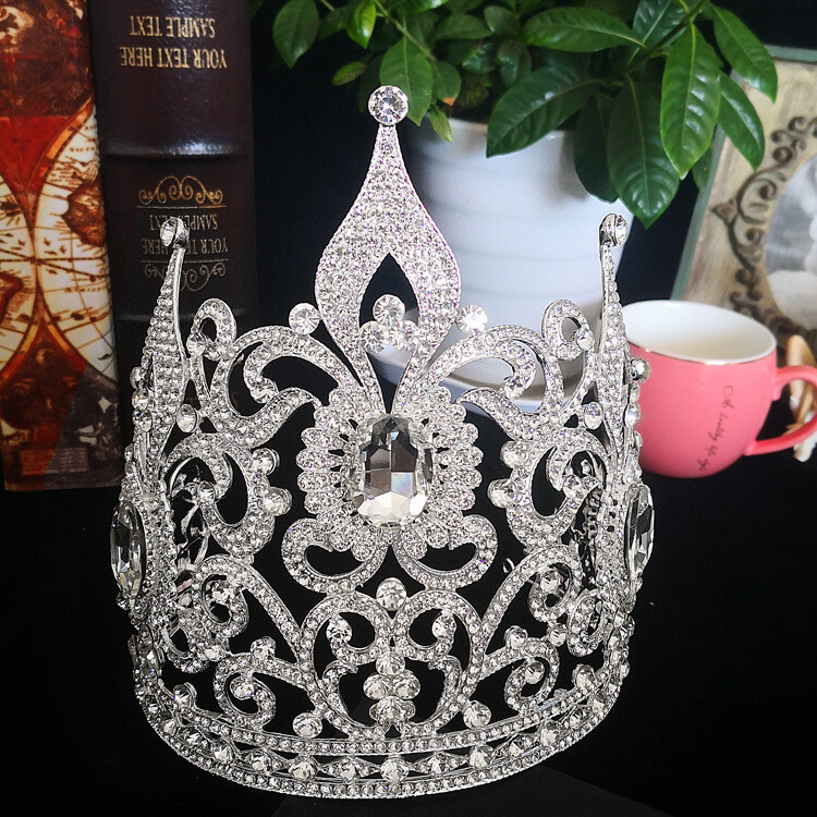 Big wedding crowns | Beachweddingtips.com