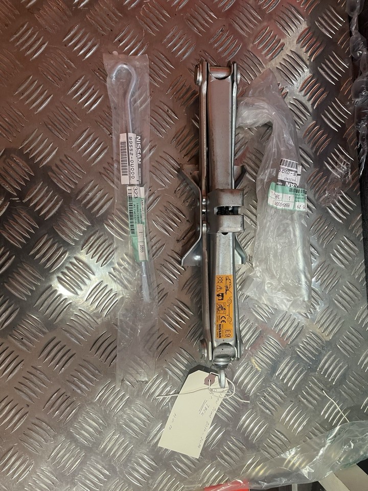 NISSAN JUKE F15 2014-2019 OEM EMERGENCY JACK LIFTER WITH TOOLS KIT ...