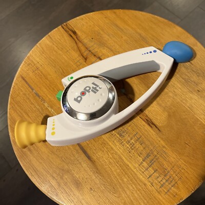 Bop It! Shout It Electronic Handheld Game Twist Pull White Hasbro 2008 ...