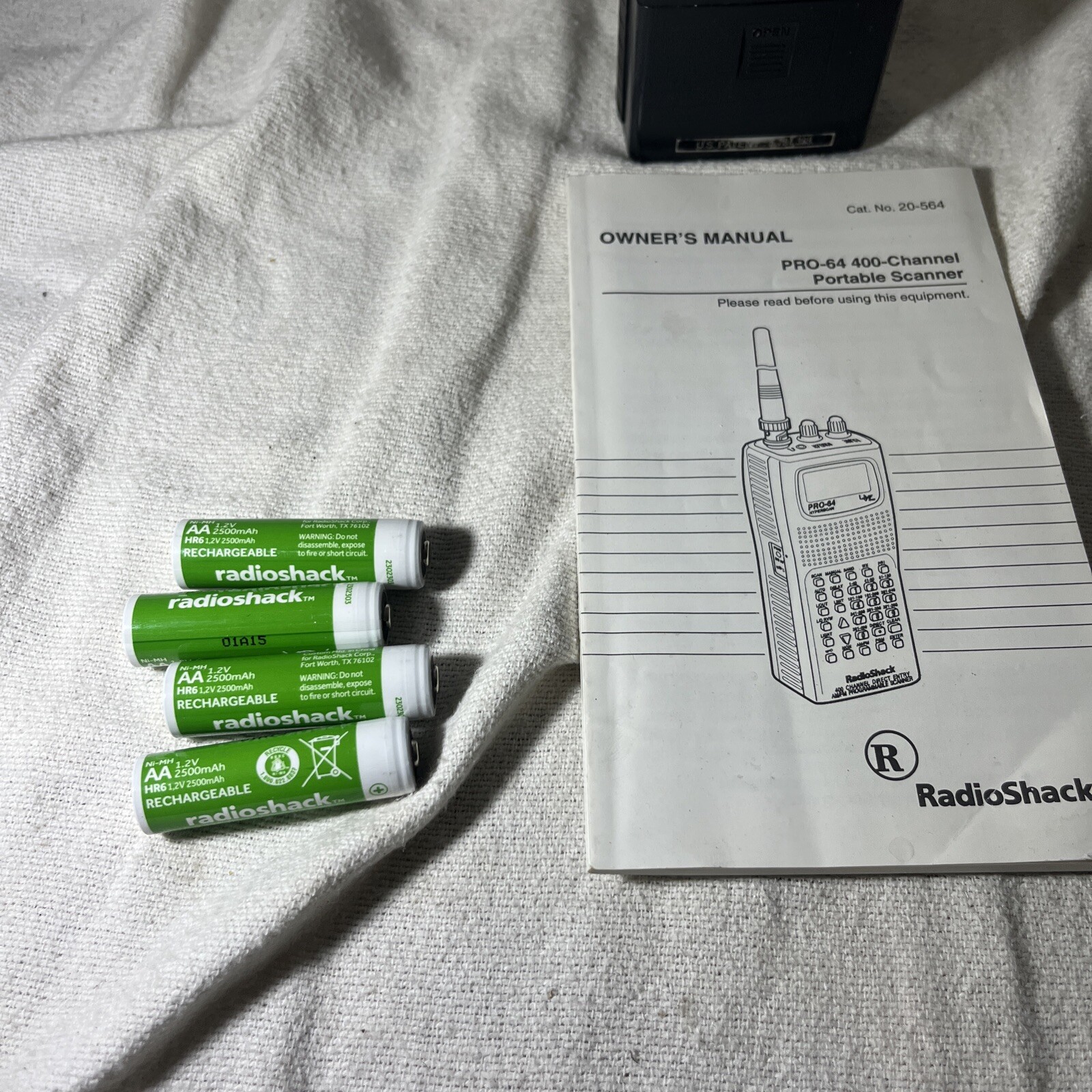 Radio Shack Pro-95 1000 Channel Dual-Trunking Scanner & Rechargeable ...