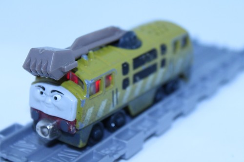 Thomas the Train & Friends Talking Diesel 10 Diecast Engine Take N Play ...