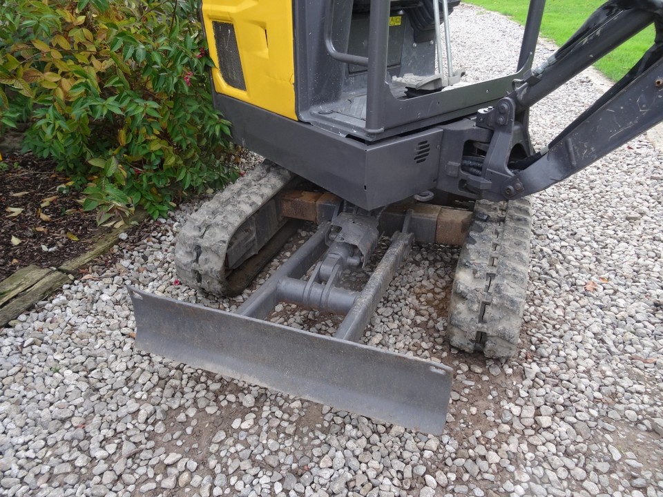 VOLVO EC18E, MINI DIGGER, 1.8 tonne, EXCAVATOR, 3 buckets | eBay UK