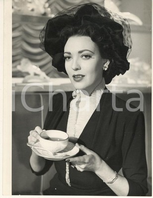 1955 CINEMA "Gli ultimi cinque minuti" Linda DARNELL con una tazza di ...