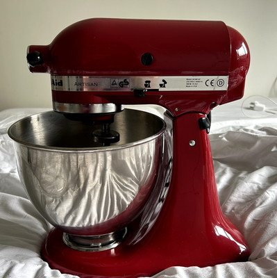 KITCHEN AID mixer (ARTISAN 5KSM150) red, with bowl, clear lid, 3 ...