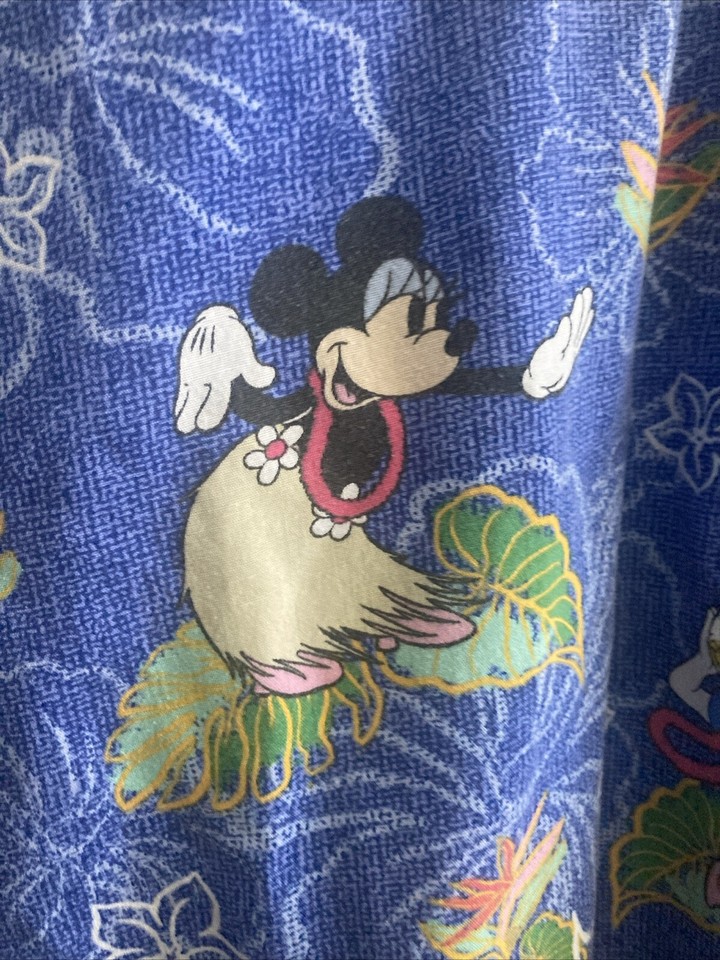 Disney M Scrub Top Mickey Mouse Minnie Donald Daisy Hawaii Hula Dancing ...