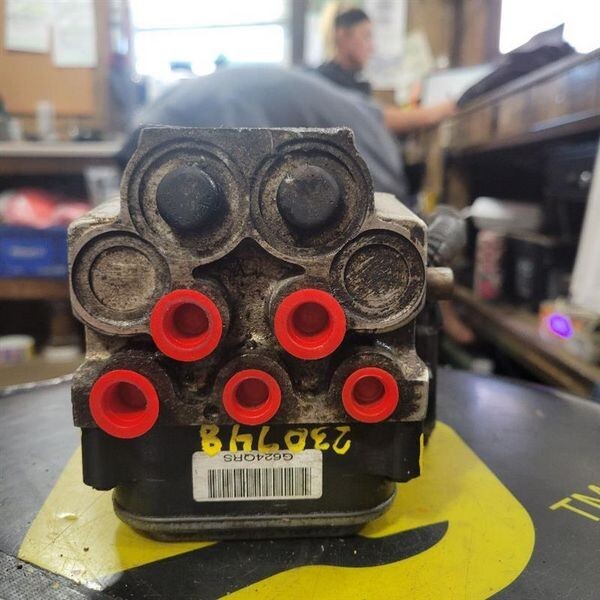 2000-2002 Chevy Tahoe Chevy Suburban 1500 ABS Anti Lock Brake Pump ...