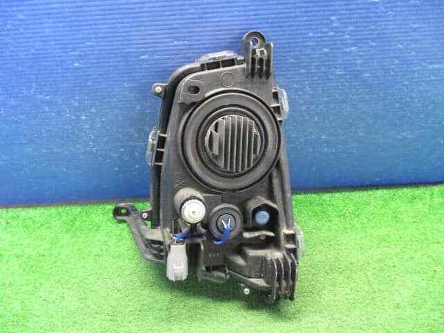 TOYOTA Prius 2017 DAA-ZVW50 Right Fog Light 8121047030 [Used ...