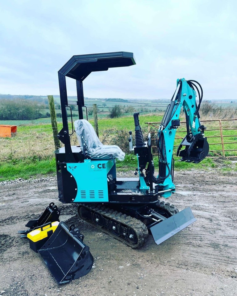 2025 LE0.8 Mini Digger - Swing Boom,3 Buckets, mechanical Thumb,No VAT ...