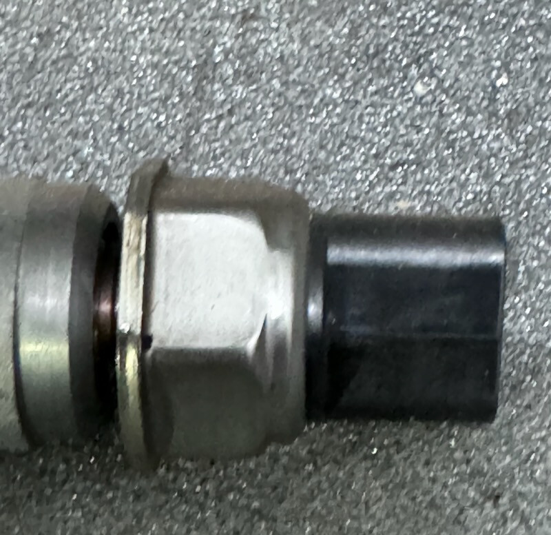 2017-2024 GMC Sierra Silverado 6.6 Fuel Injector Rail - Right New OEM ...