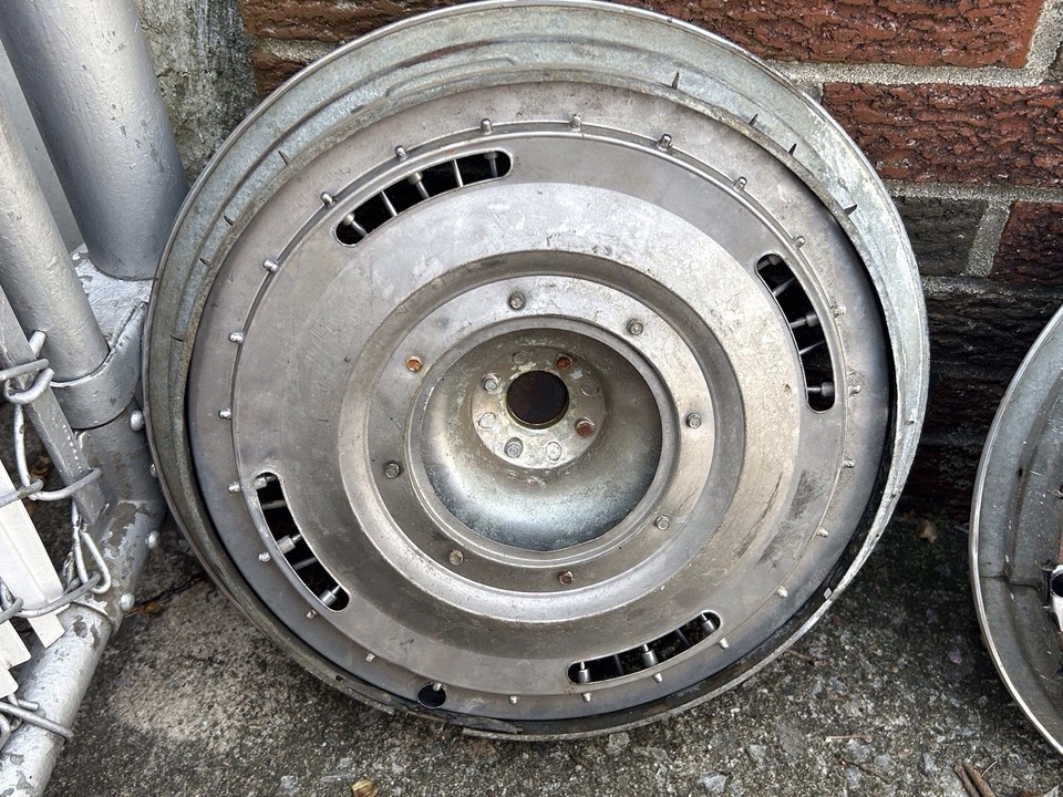 Buick Wire Wheel Hubcaps 15" 1963 - 67 Riviera Lesabre | eBay