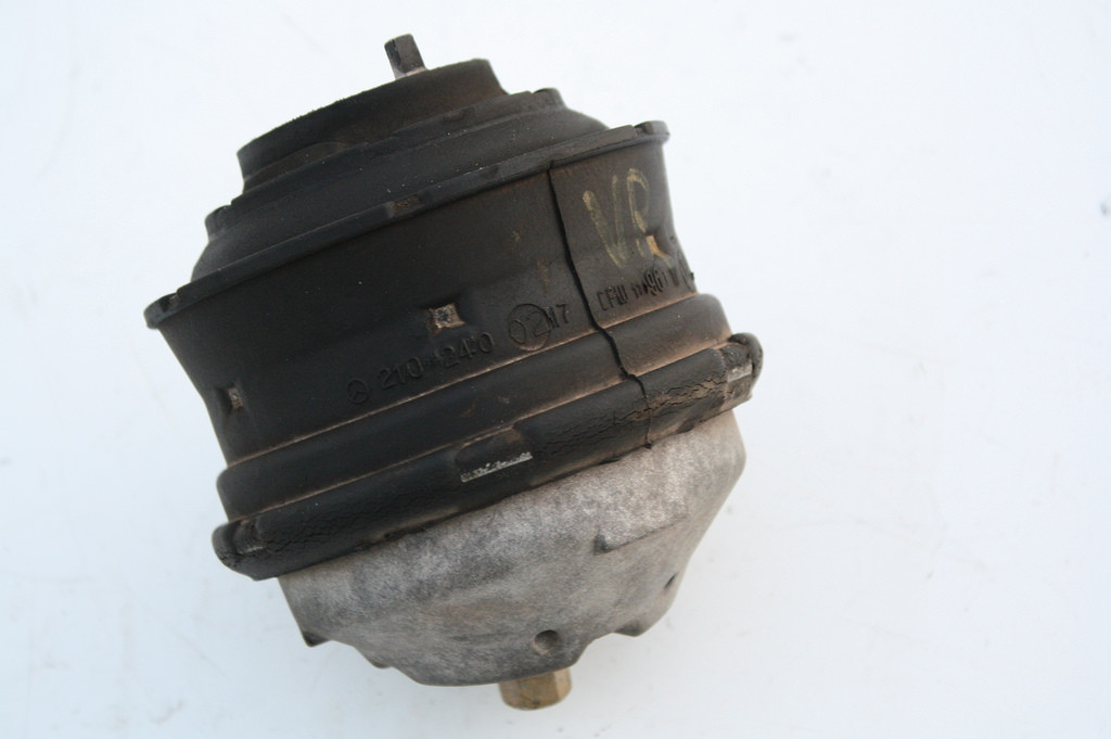 MOTORLAGER MOTORHALTER LAGERUNG MOTOR VORNE RECHTS 2102400217 MERCEDES ...