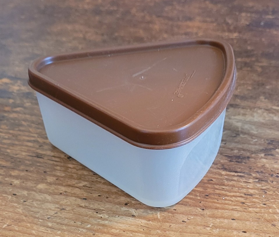 Lot Of 4 Tupperware Pie Slice Containers With Brown Lids #1799 | eBay