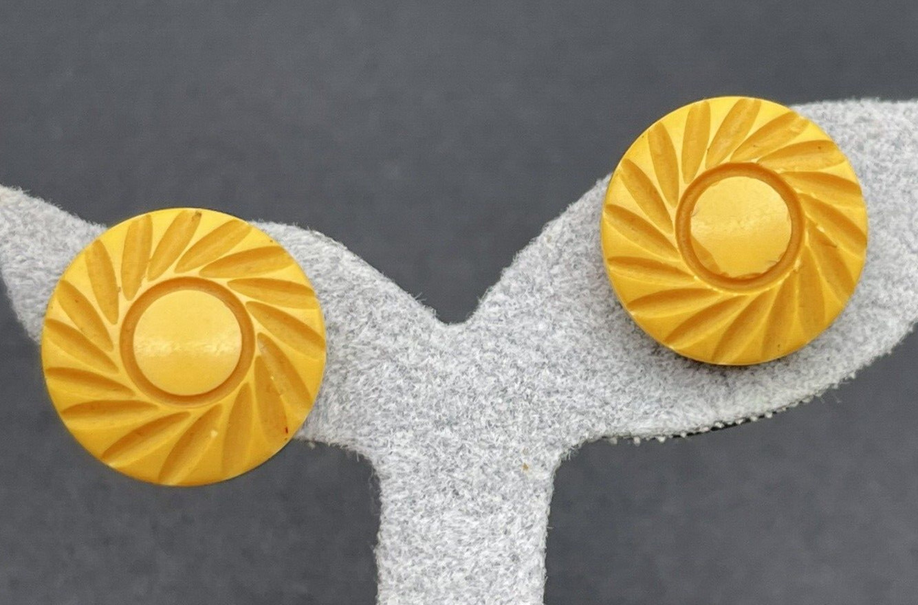 Vintage Mustard Yellow Plastic Button Screw Back Earr… - Gem