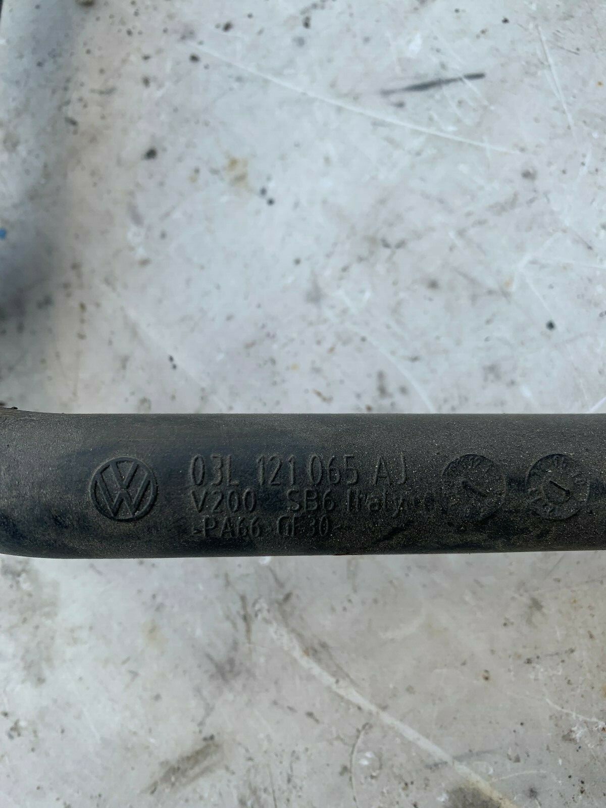 VW Golf Plus 1,6 Tdi Wasserrohr Wasserleitung 03L121065AJ original ...