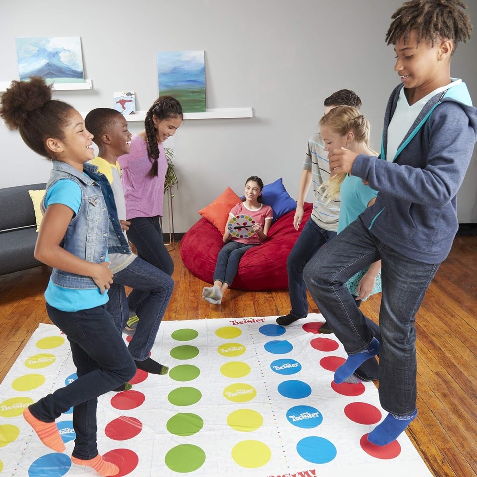 Hasbro Gaming Twister Ultimative Größere Matte, Mehr Bunte Punkte ...
